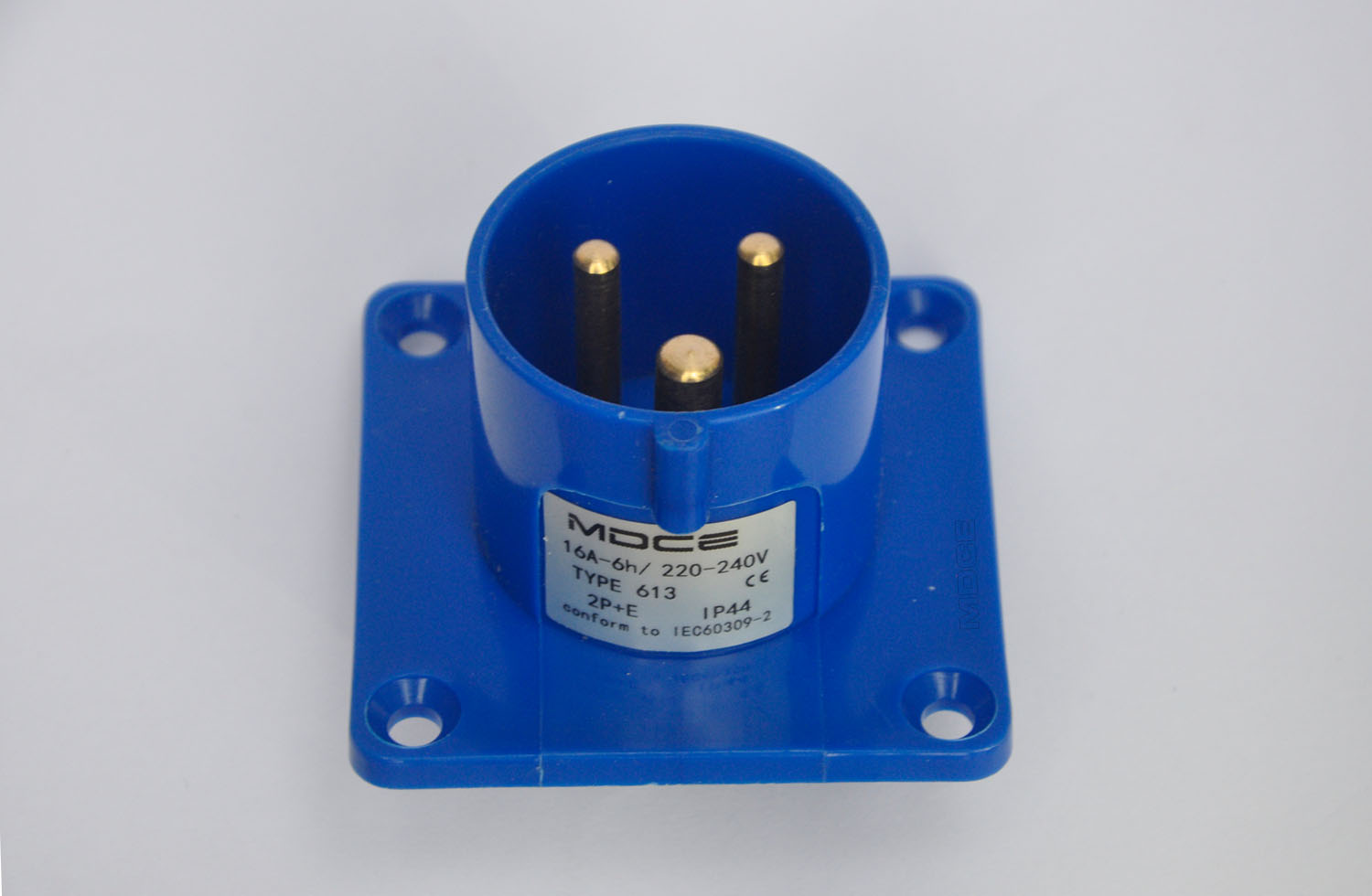 Phích cắm công nghiệp 16A 3 chấu cố định làm bảng điện